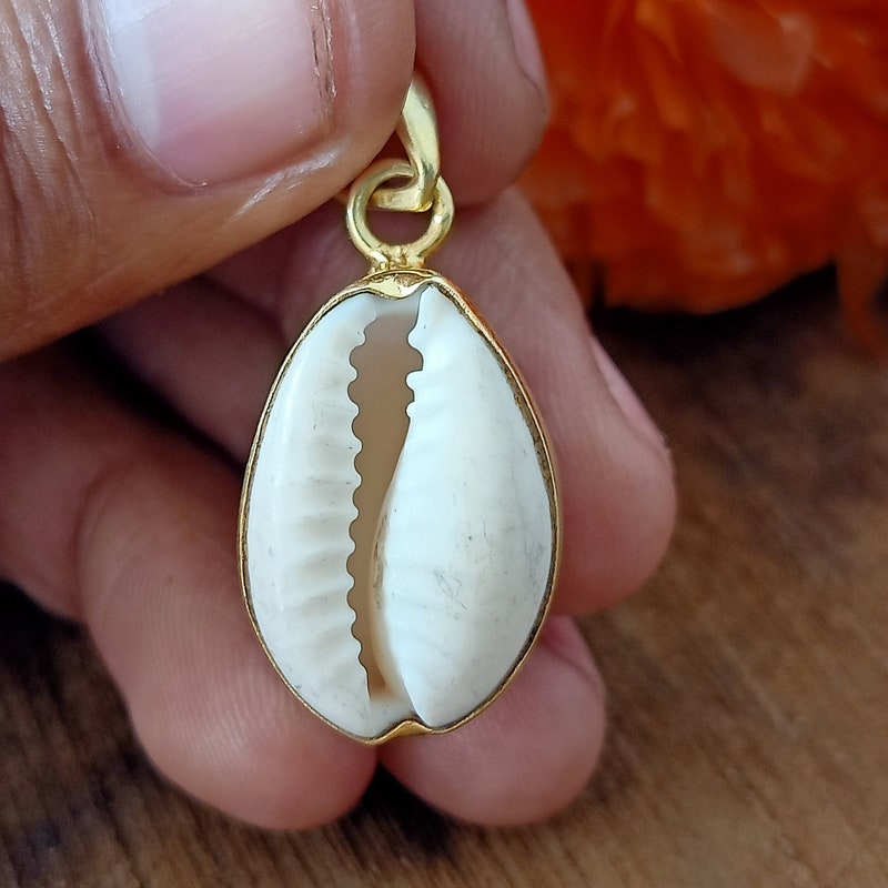 Cowrie Shell Necklace - Etsy