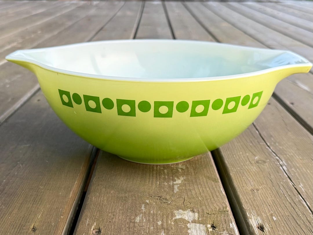 Vintage 1970s Pyrex Green Salad Pattern Green Dot-squares 4 Quart ...