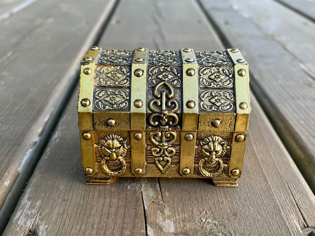 Vintage Gold Tone Brass Tone Lions Head Red Felt Lined Miniature ...