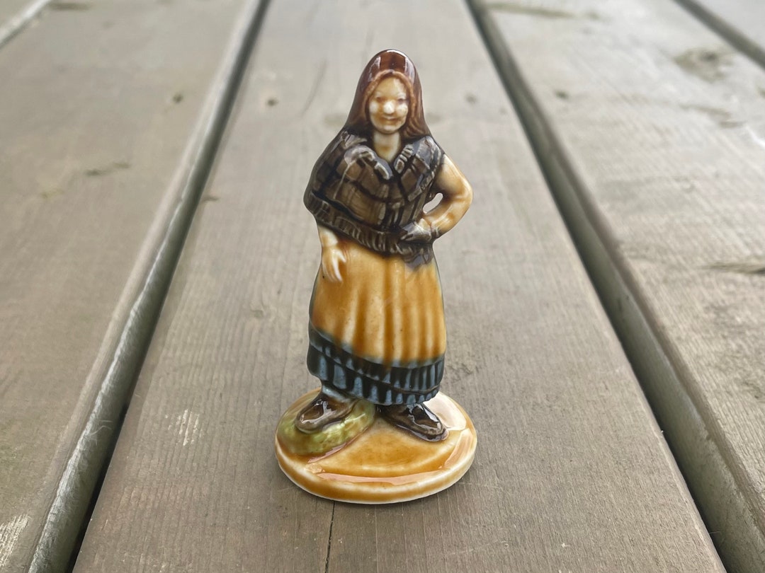 Vintage Wade Irish Folklore Tales Eileen Oge Figurine Made in England ...