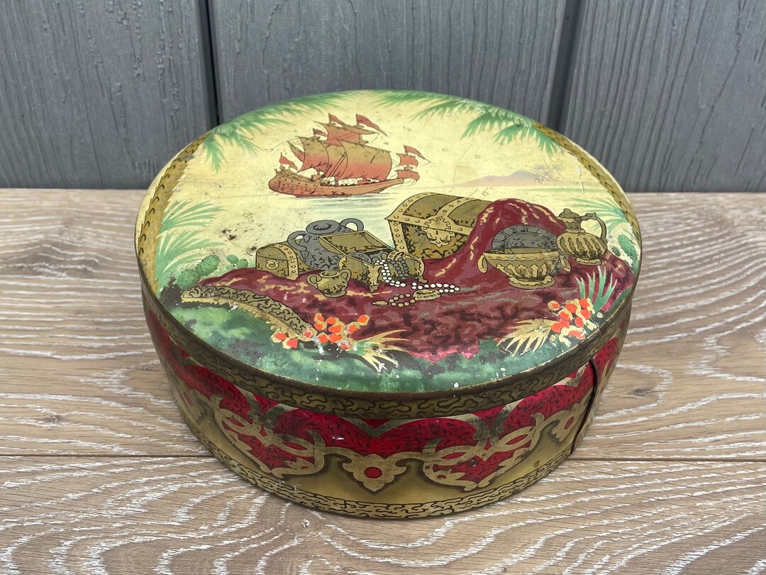 Vintage Pirate Ship Masted Clipper Ship Tropical Treasure Island Round ...