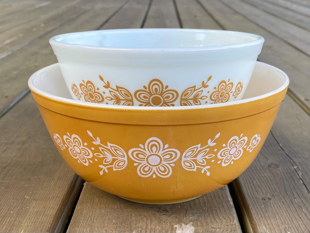 Set of Two Vintage Pyrex Butterfly Gold Pattern 402 1 and 1/2 Quart and ...