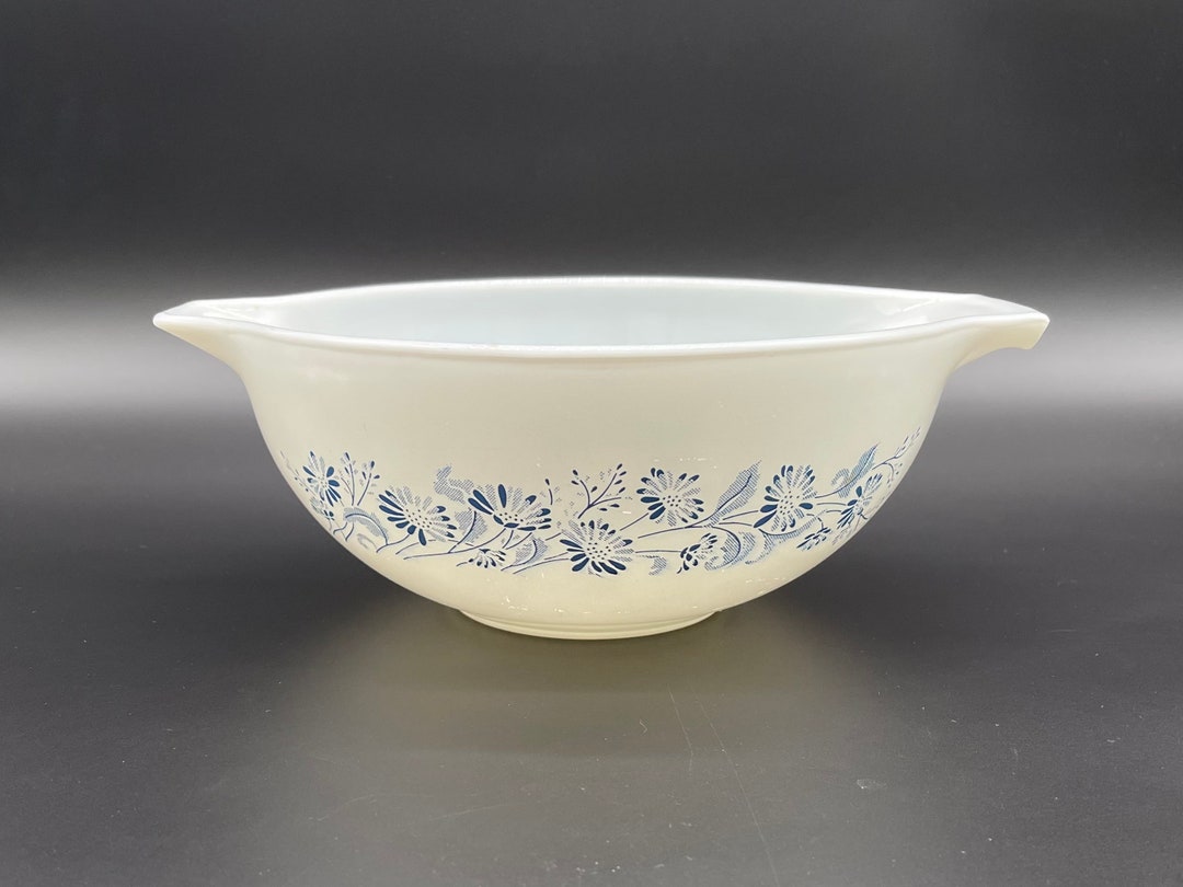 Vintage Pyrex Colonial Mist Pattern White With Blue Flowers 2.5 Litre 2 ...