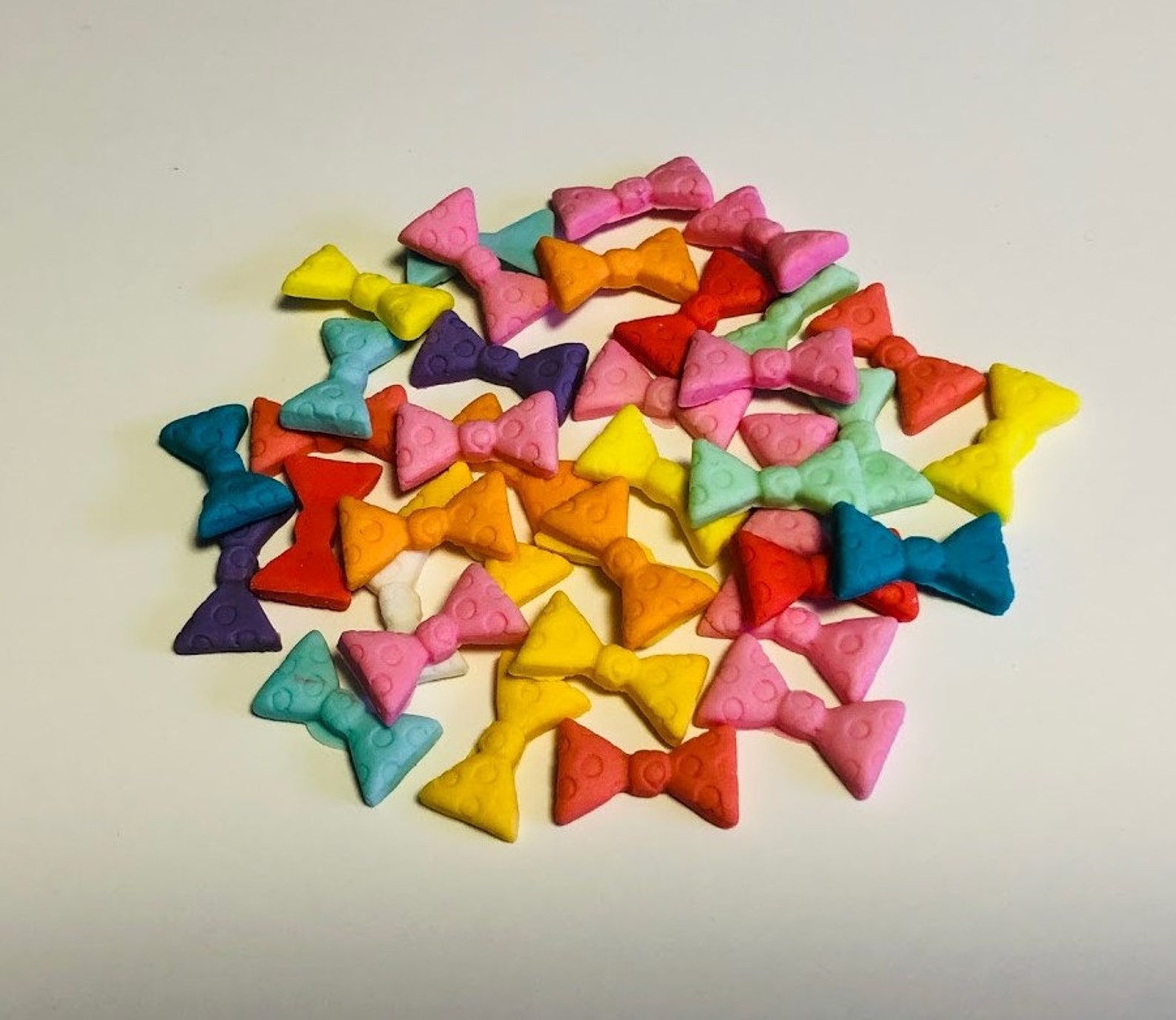 Edible Fondant Tiny Bows (0.75 Inches) for Cakes or Cupcake Decorations ...