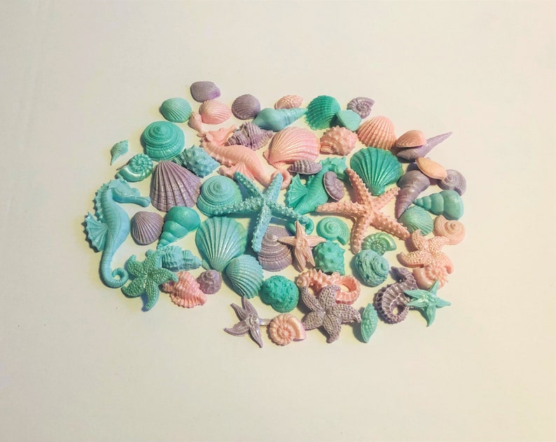 25 or 50 edible fondant seashells for cake or cupcake | Etsy