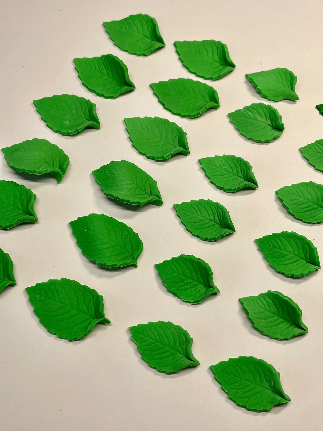 Edible Fondant Leaves in 2 Sizes for Cake/cupcakes Topper Decorations ...