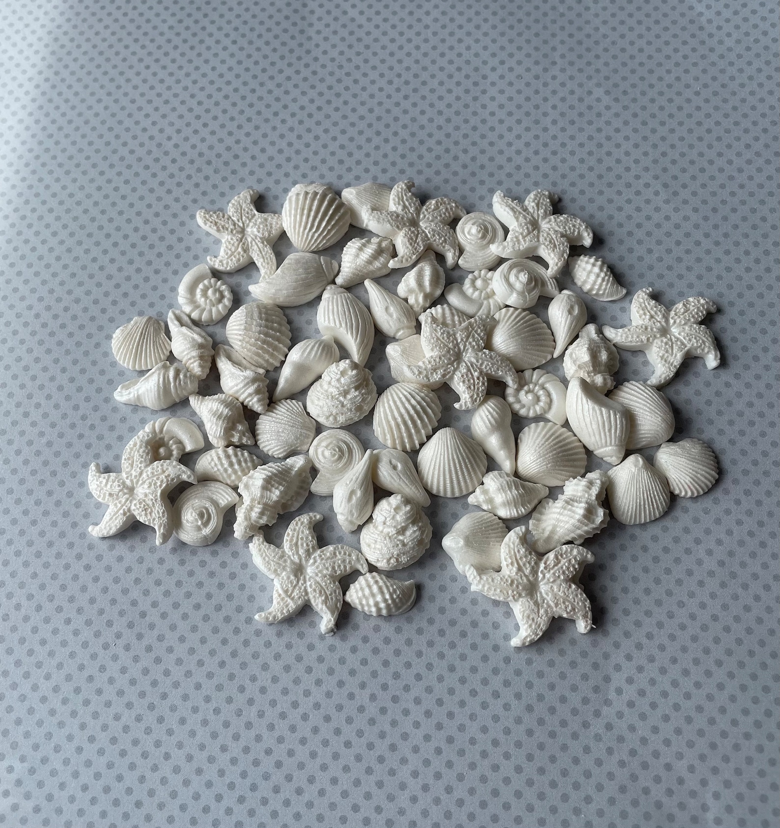 Tiny (1/2 Inch) White Edible Fondant Seashells Set With Shimmery Dust ...