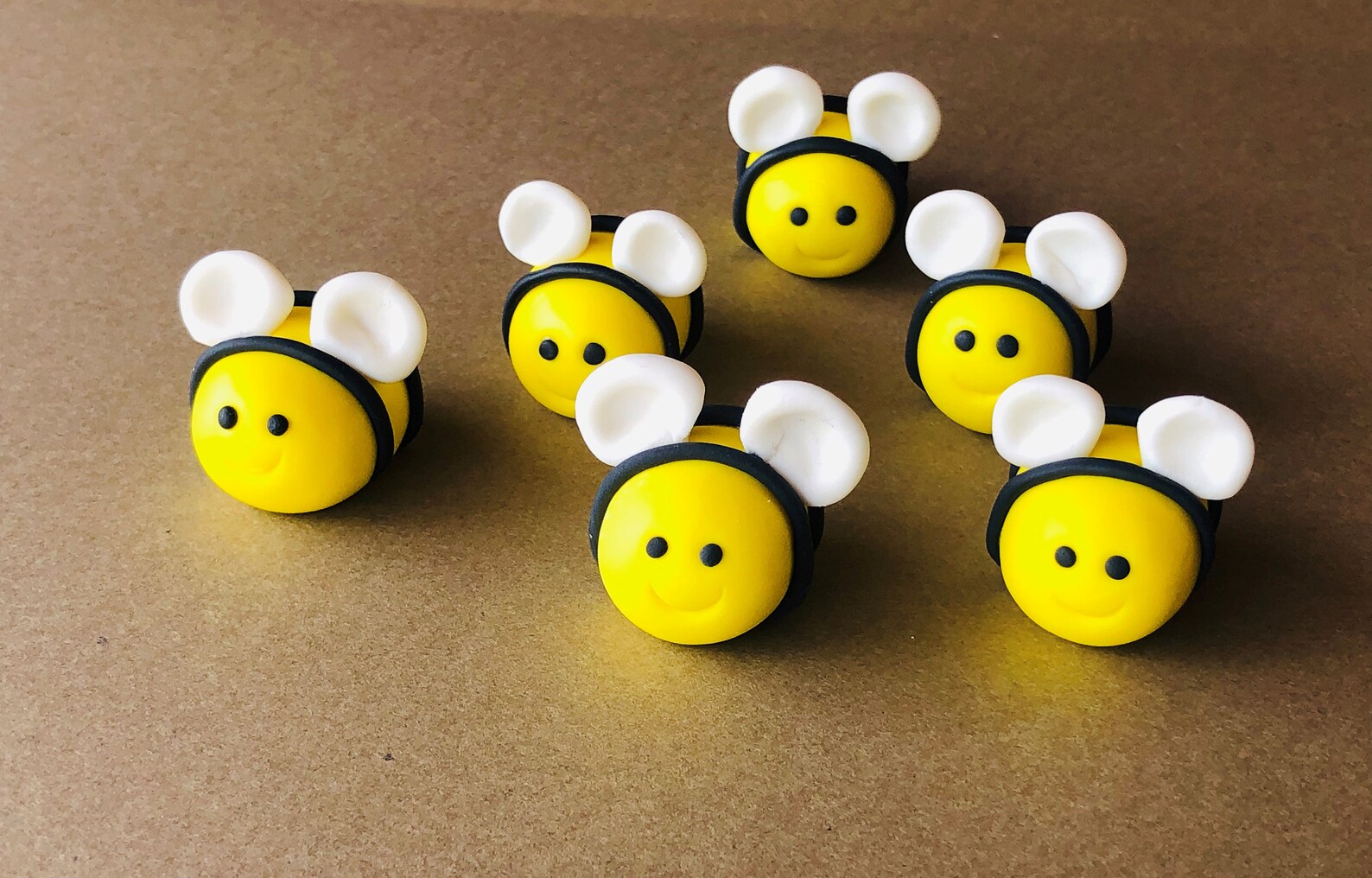 Edible Sugar Fondant Bumble Bee Cake Or Cucpake Toppers Etsy