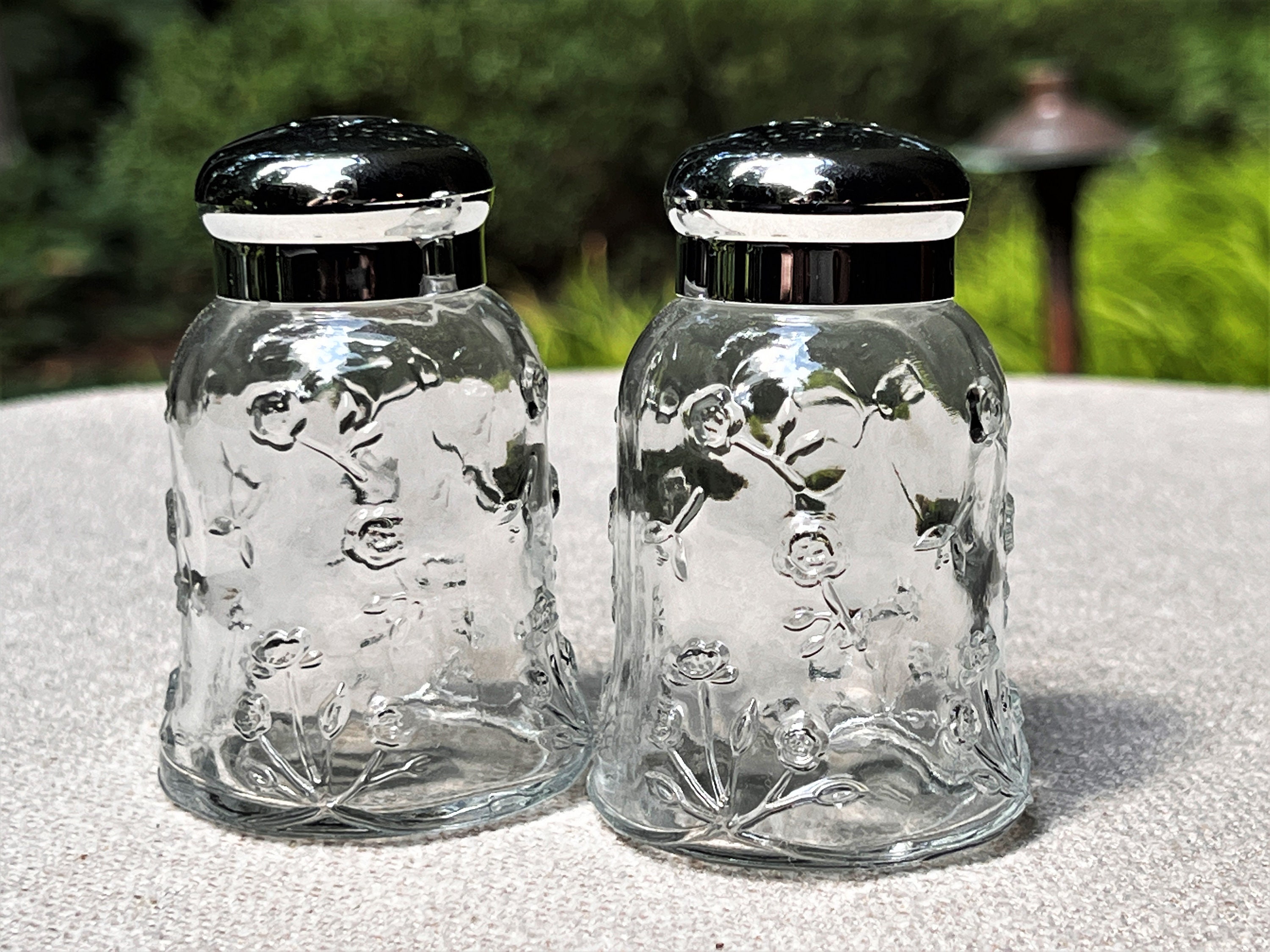 Anchor hocking salt and pepper shakers store