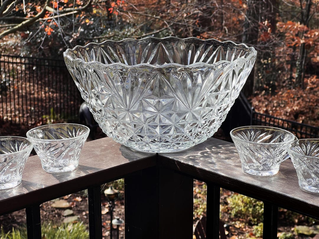 Anchor Hocking Arlington Punch Bowl With (8) Anchor Hocking Prescut ...