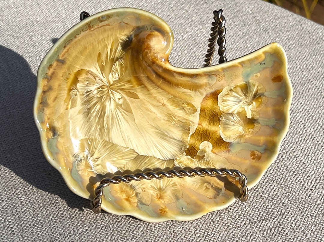 Edgecomb Potters Seaside Collection Crescent Shell Trinket Dish, Brown ...