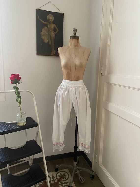 Antique White Split Leg Bloomers w/ Red Embroidered T… - Gem