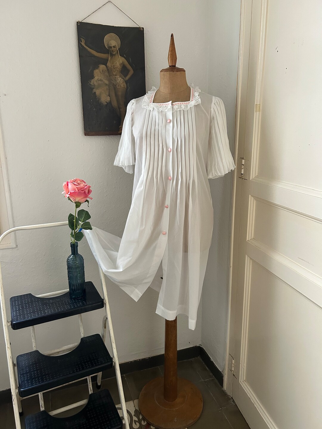 1970s Sheer White Pleated Robe With Ruffled Neckline and Pink Trim - Etsy