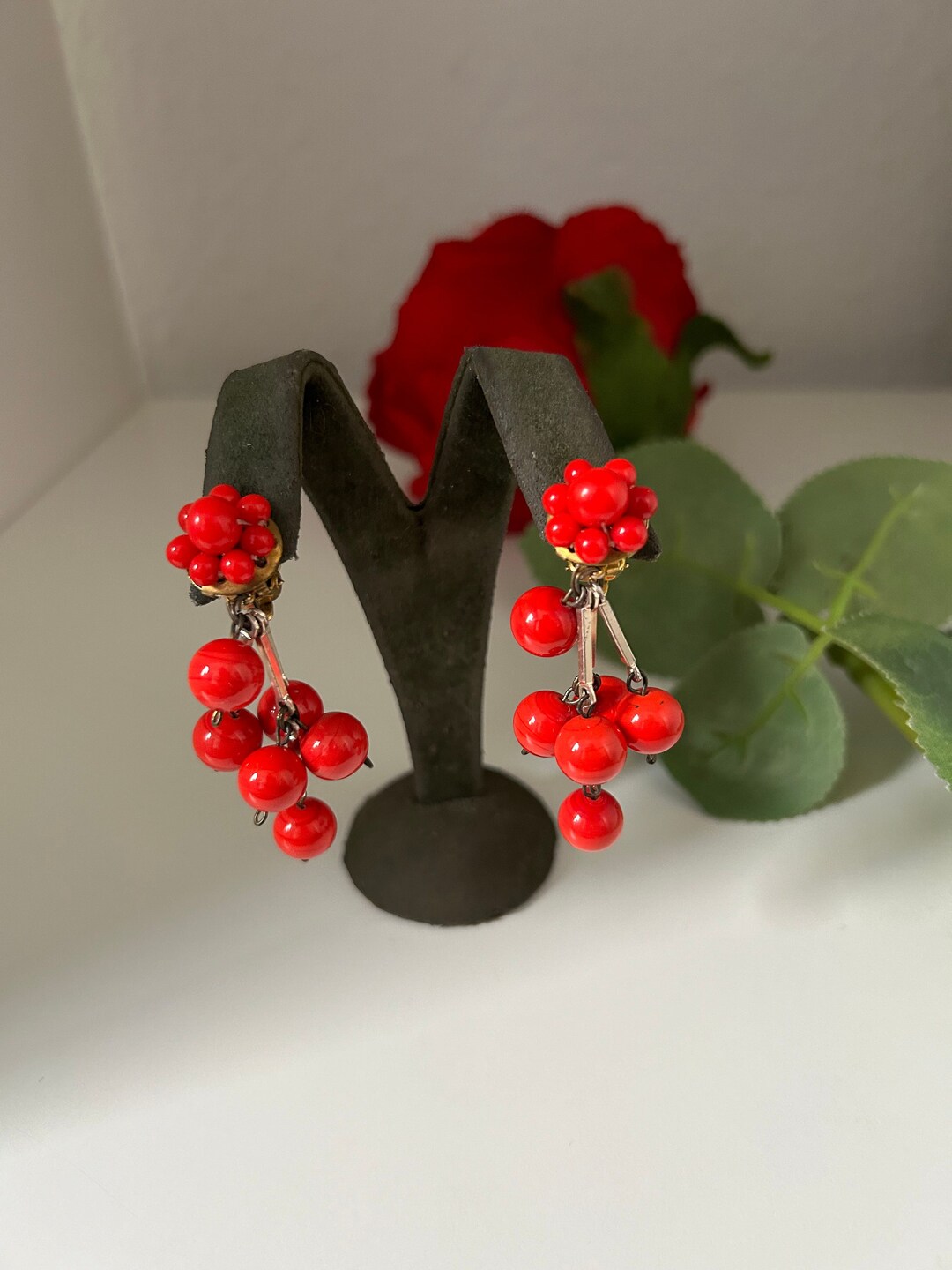 Vintage Bright Red Pop of Color Berry Bead Dangle Chandelier Clip ...