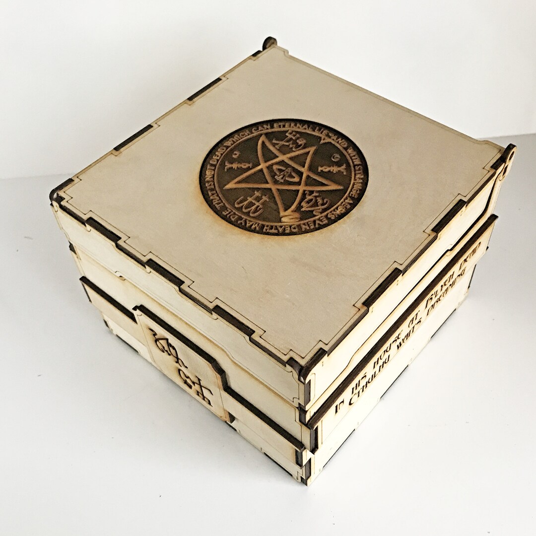 Cthulhu / Lovecraft Wooden Box. Waits Dreaming, Even Death May Die Text ...