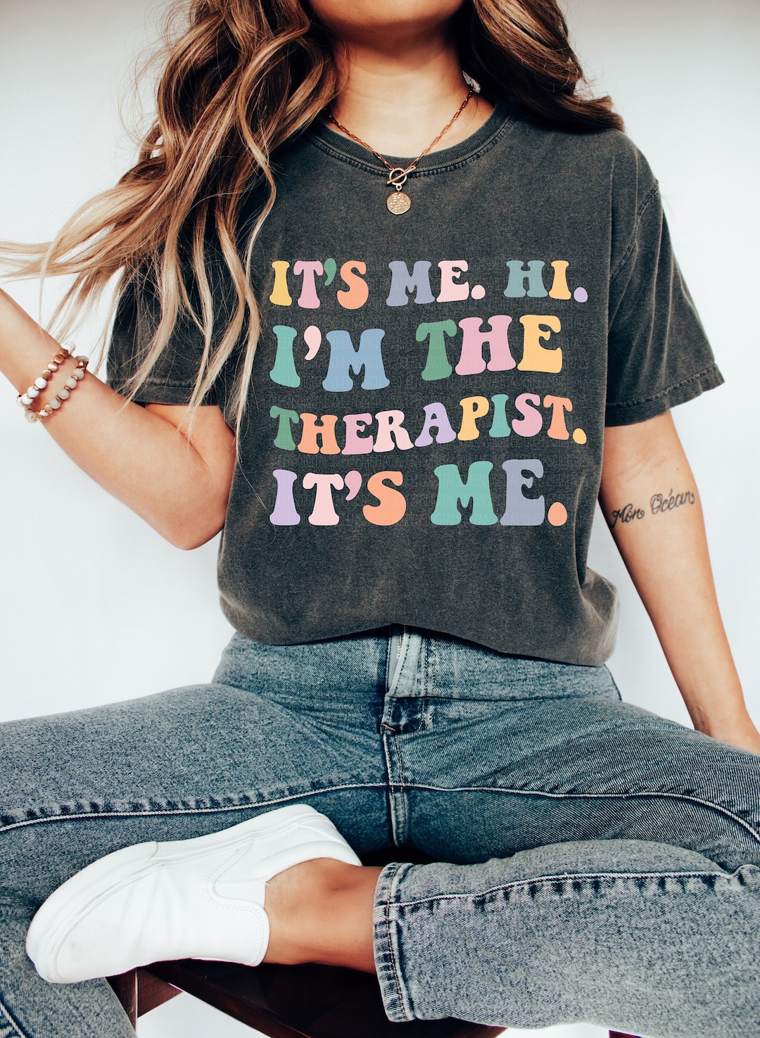 It's Me Hi I'm the Therapist It's Me Shirt, Funny Therapist ...