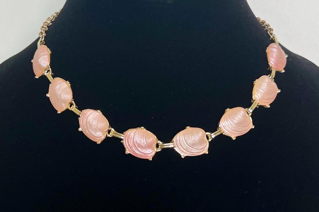 Thermoset Pink Clamshell Costume Necklace - Etsy