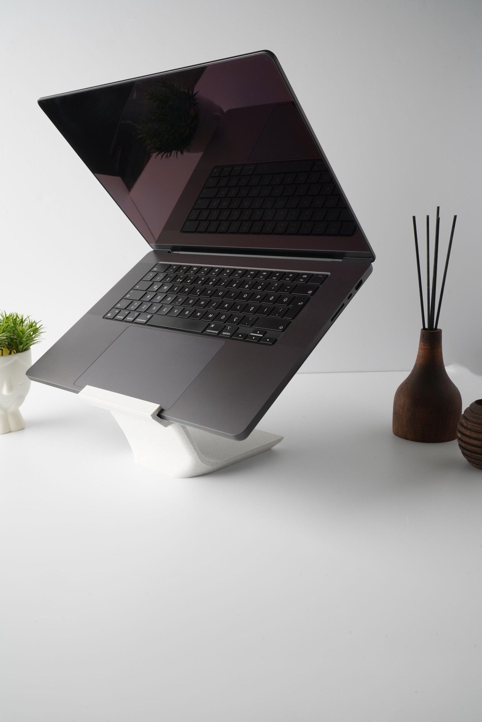 Gravity-defying Laptop Stand | Futuristic Illusion Design for Bold ...