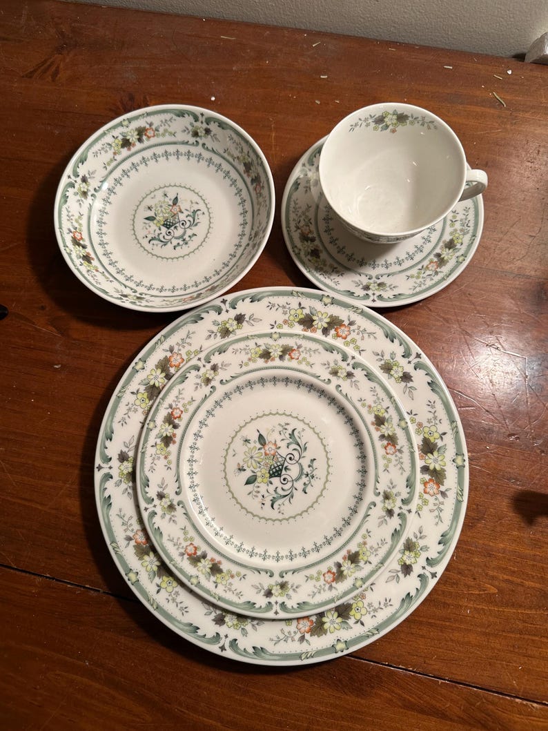 Royal Doulton PROVENÇAL Pattern Porcelain 5 Piece Place Setting With ...