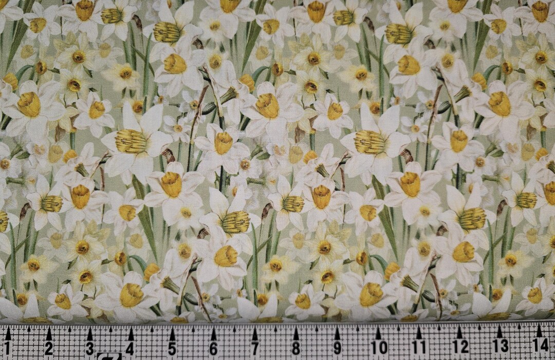 Clothworks Fabrics Spring Garden Daffodils Y4364-23 Fabric by the Yard ...