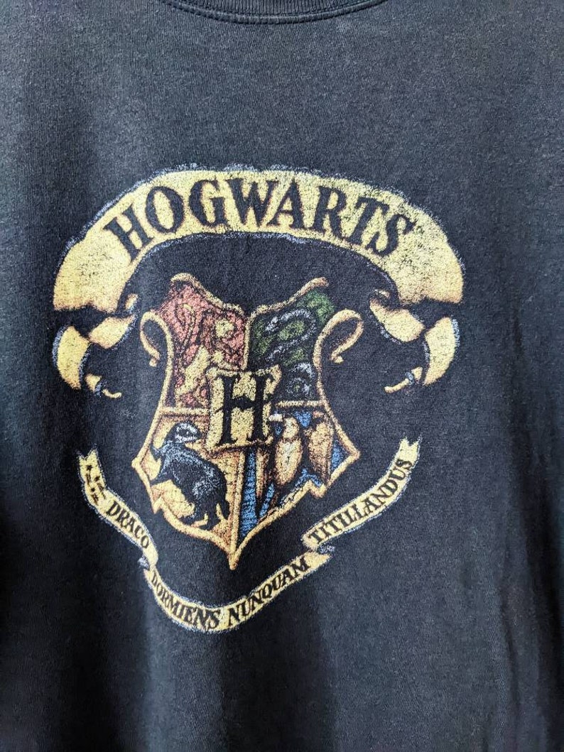 Vintage Hogwarts T-shirt Harry Potter Movie Merch - Etsy