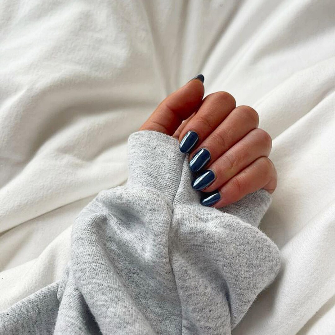 Navy Blue Chrome Nails Hailey Bieber Glazed Nails | Short Round Press ...