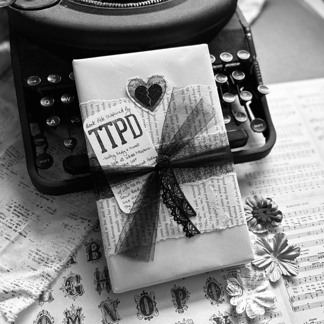 TTPD: Taylor Swift Inspired, Blind Date With a Book, Taylor Swift ...