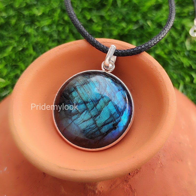 Round Pendant - Etsy