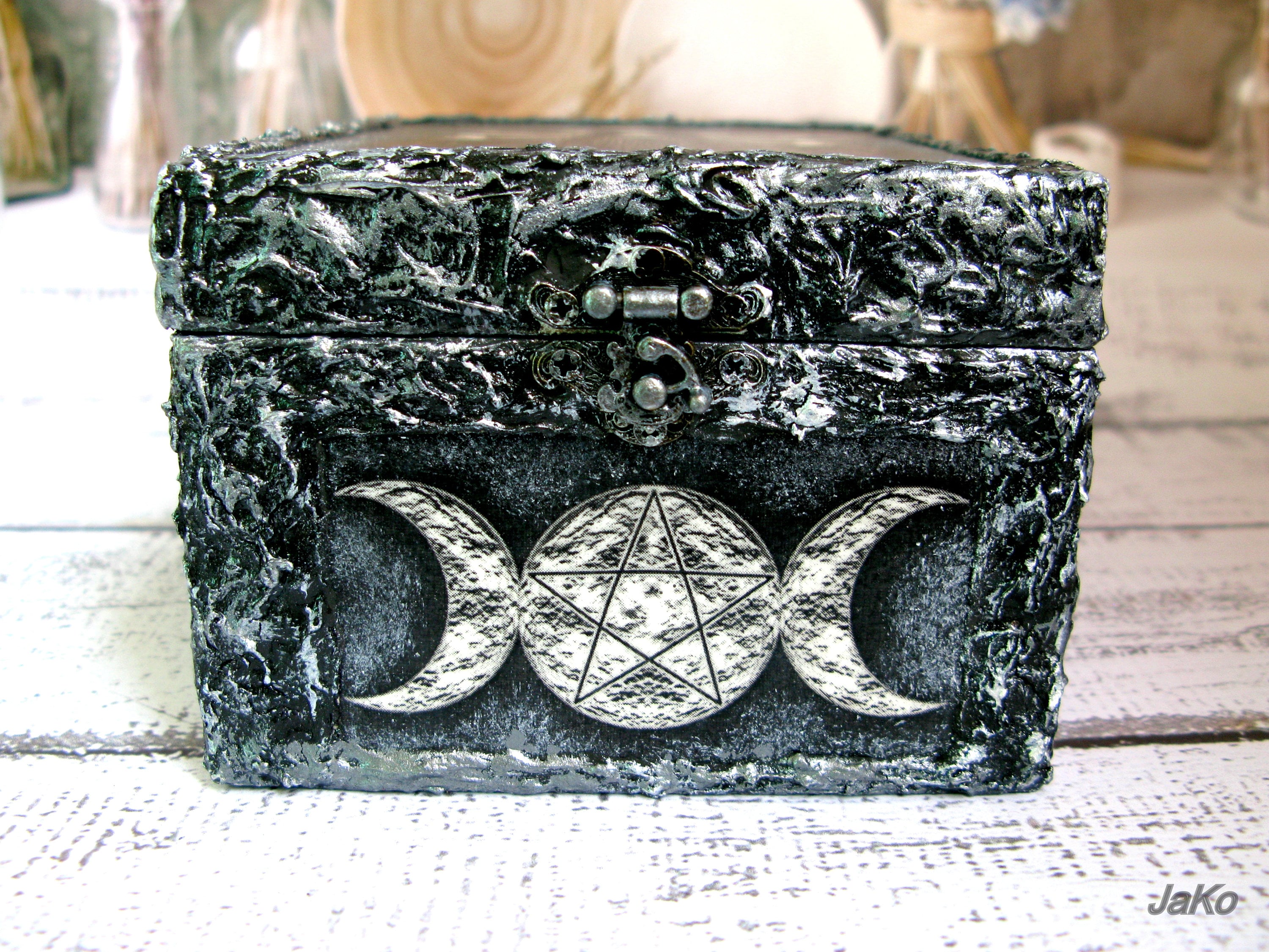 Hecate altar box/Wiccan box/Tarot box/Witch Box | Etsy