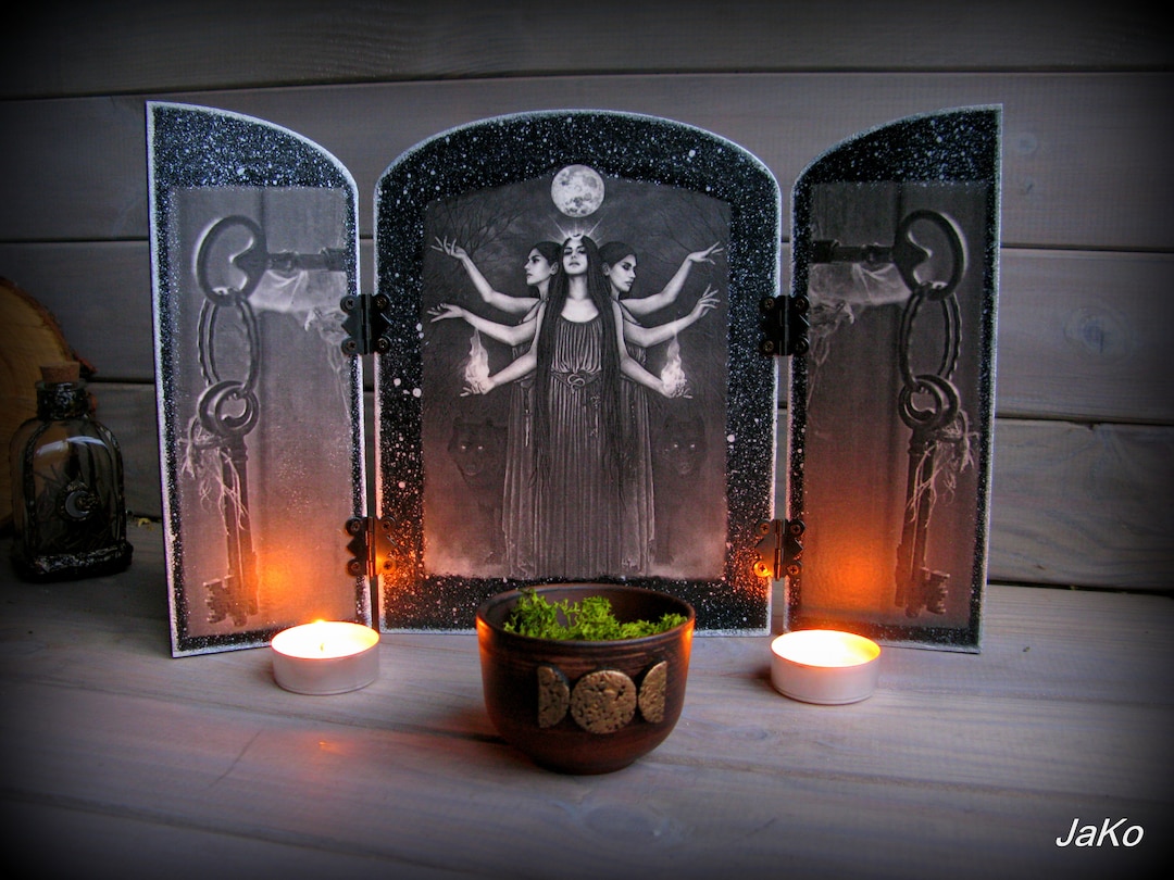 Hecate Altar Triptych/witchy Altar/pagan Wiccan Altar Stand/goddess of ...