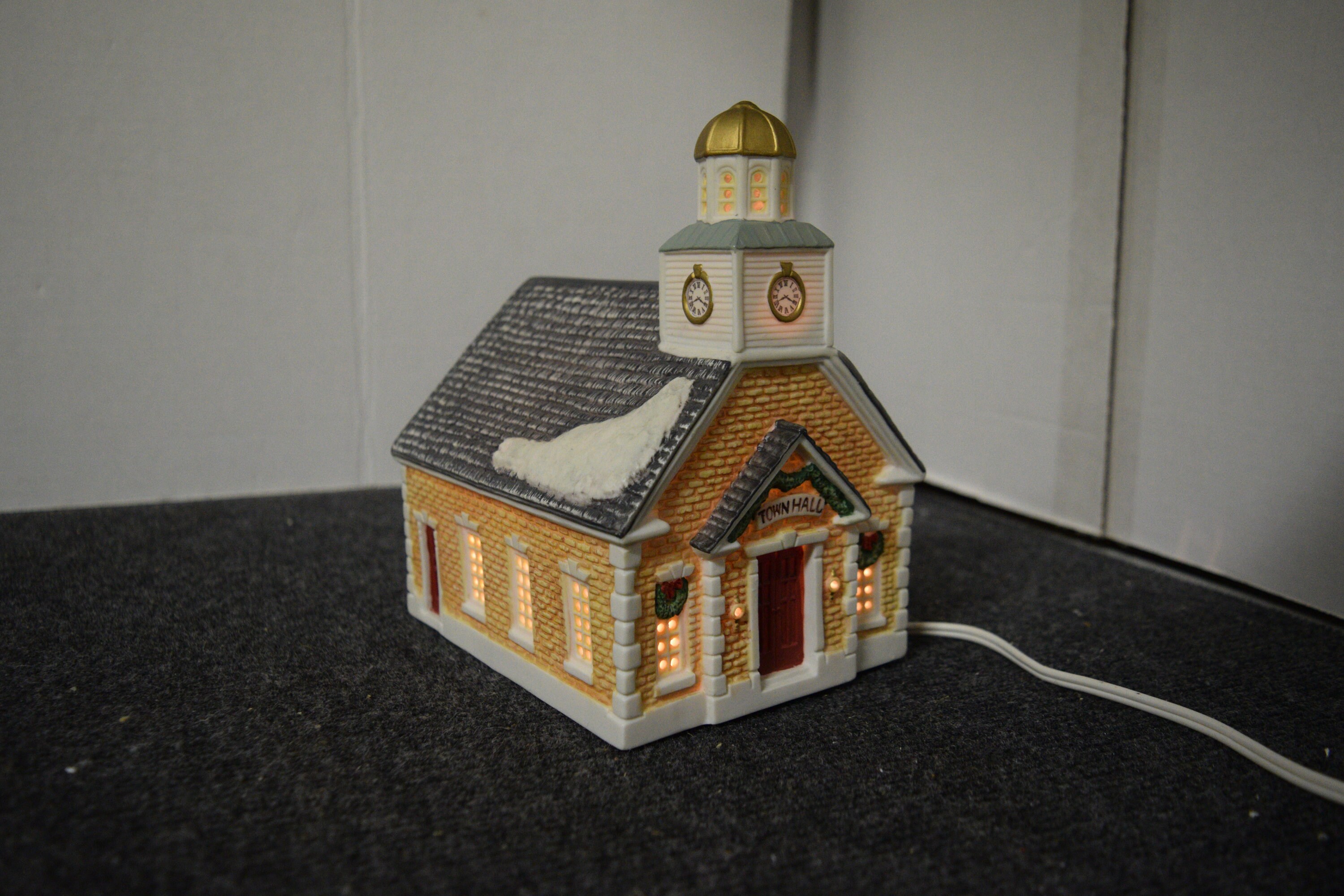 Thomas Kinkade St Nicholas Circle Collection Town Hall Sculpture Light ...
