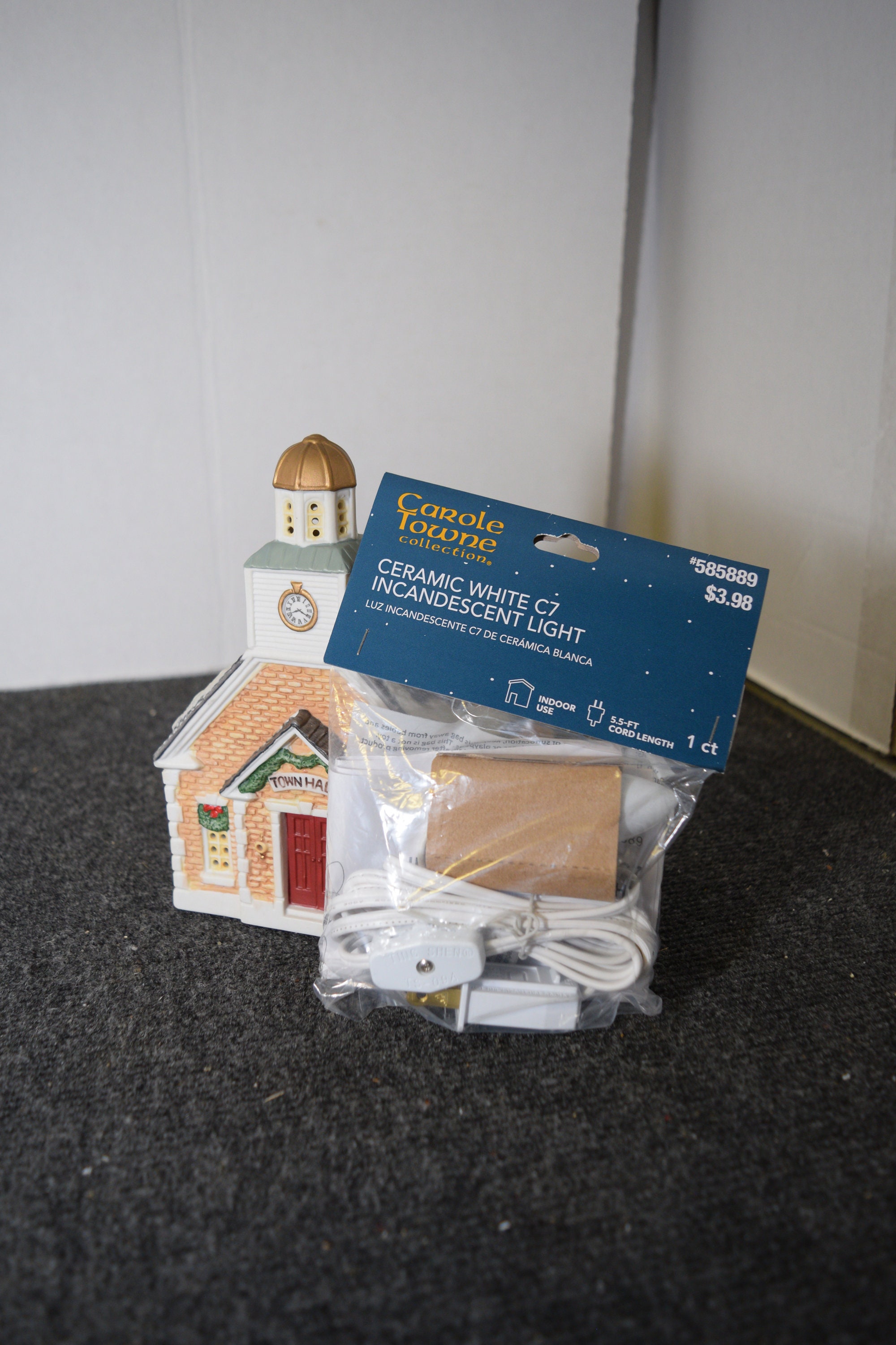 Thomas Kinkade St Nicholas Circle Collection Town Hall Sculpture Light ...
