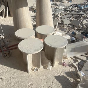 Ensemble de tables d'appoint en travertin Nyla | Table d'appoint en ...