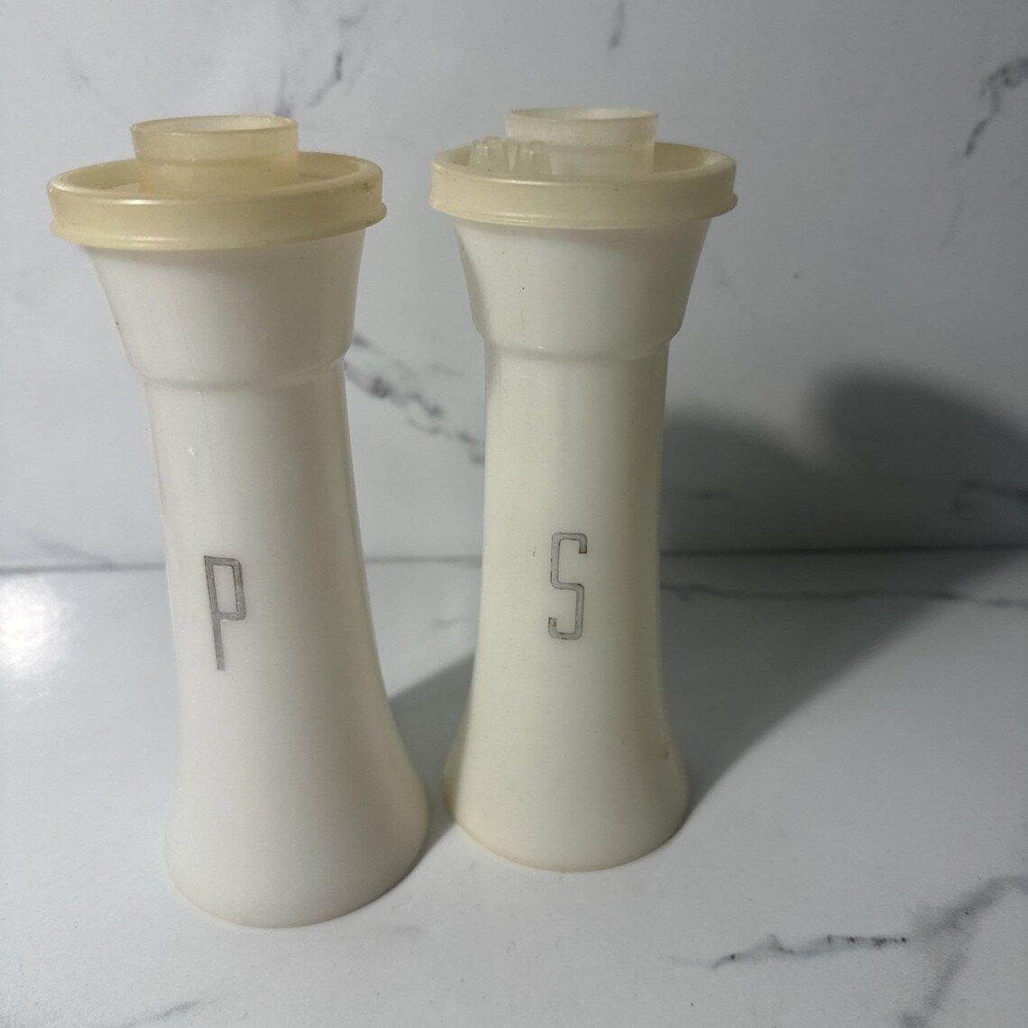 Vintage Tupperware Salt & Pepper Shakers Silver Letters Hourglass 718-1 ...