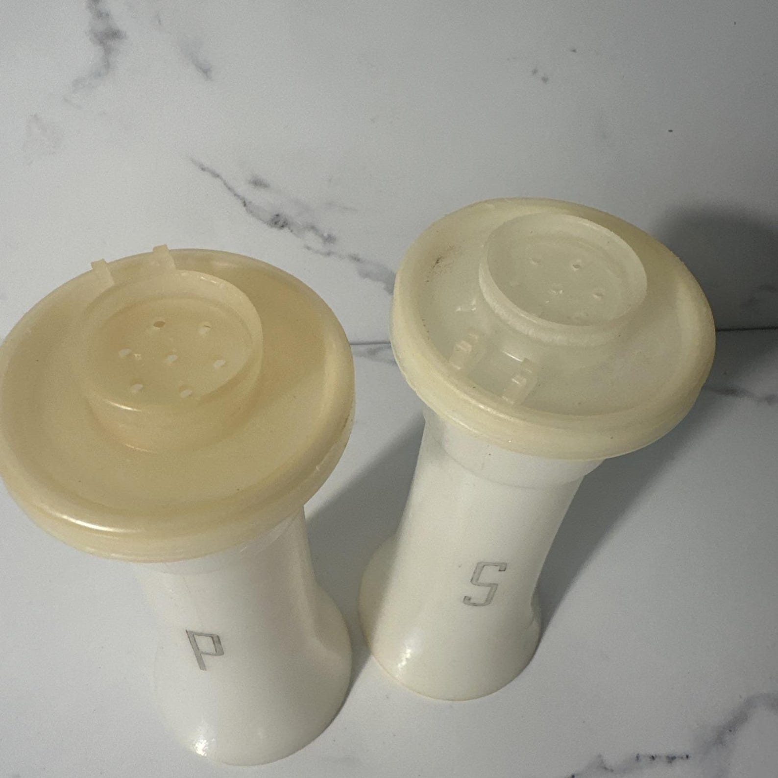 Vintage Tupperware Salt & Pepper Shakers Silver Letters Hourglass 718-1 ...