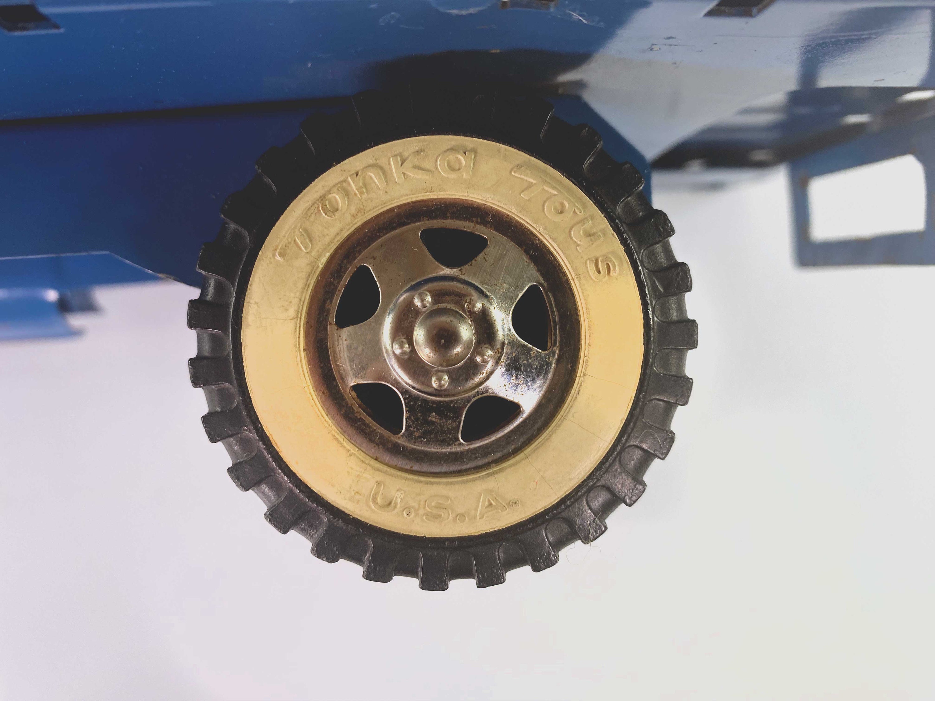 1962 Tonka Farm Stake Truck No. 404 in 18 Light up Wood Display Box ...