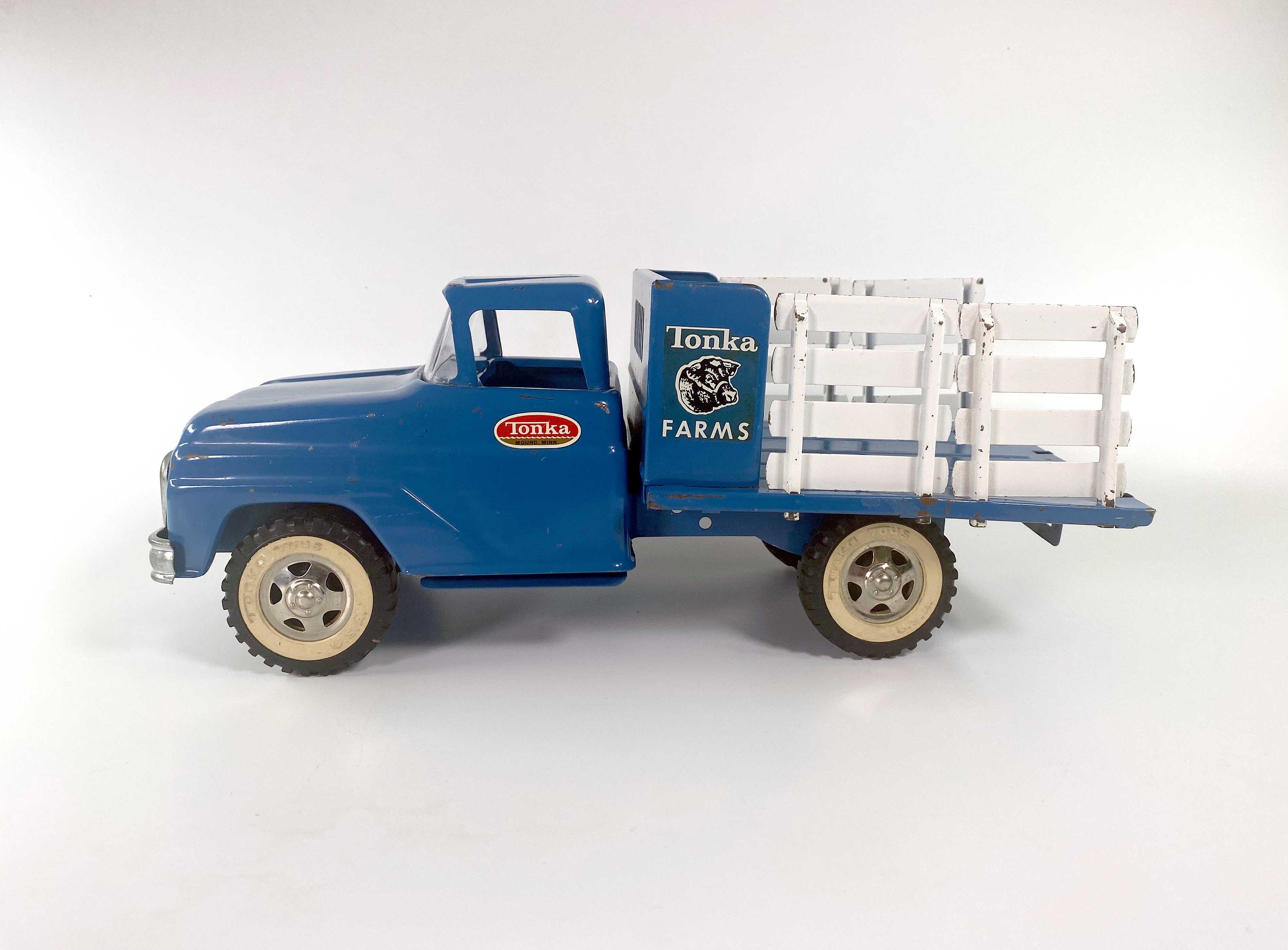 1962 Tonka Farm Stake Truck No. 404 in 18 Light up Wood Display Box ...