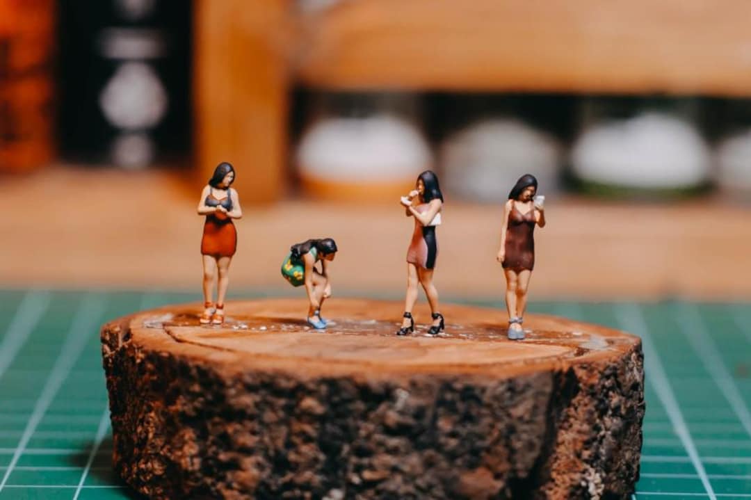 Miniature Mini Figure Diorama Girls Party Scale 1:87 No Preiser ...