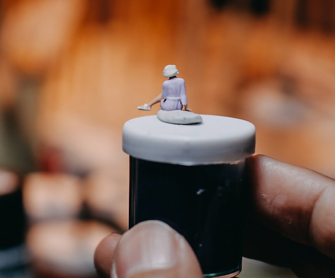 Miniature Action Figure Woman Sitting for Diorama HO Scale 1:87 NO ...