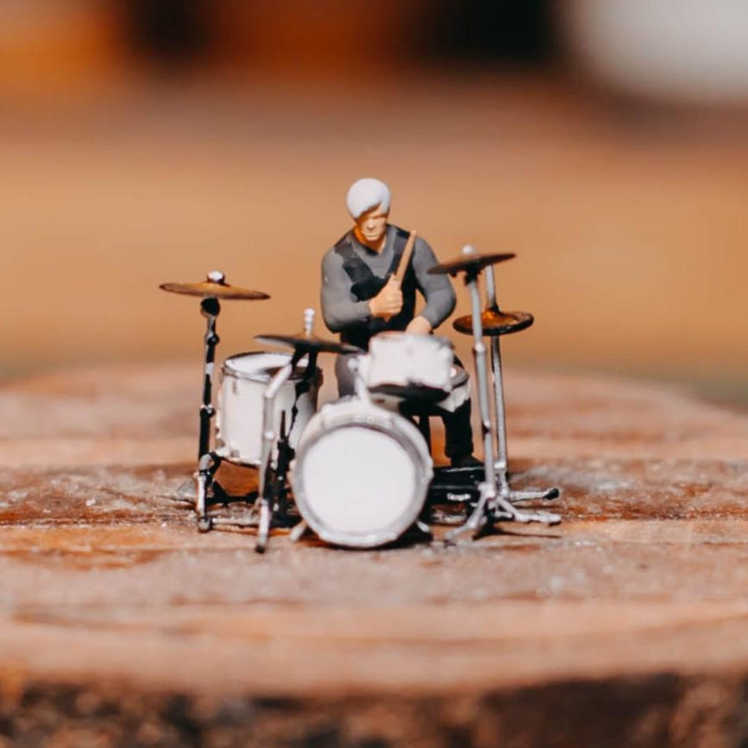 Miniature Action Figure Musician Playing Drums Scale HO 1/87 NO Preiser ...