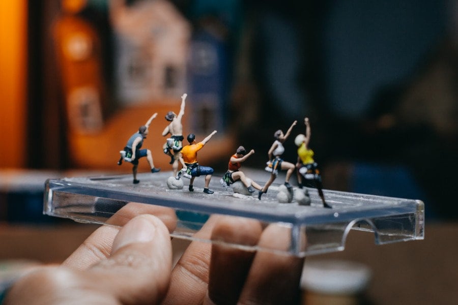 Miniature Action Figure Mountain Climber Men and Women Diorama Scale 1: ...