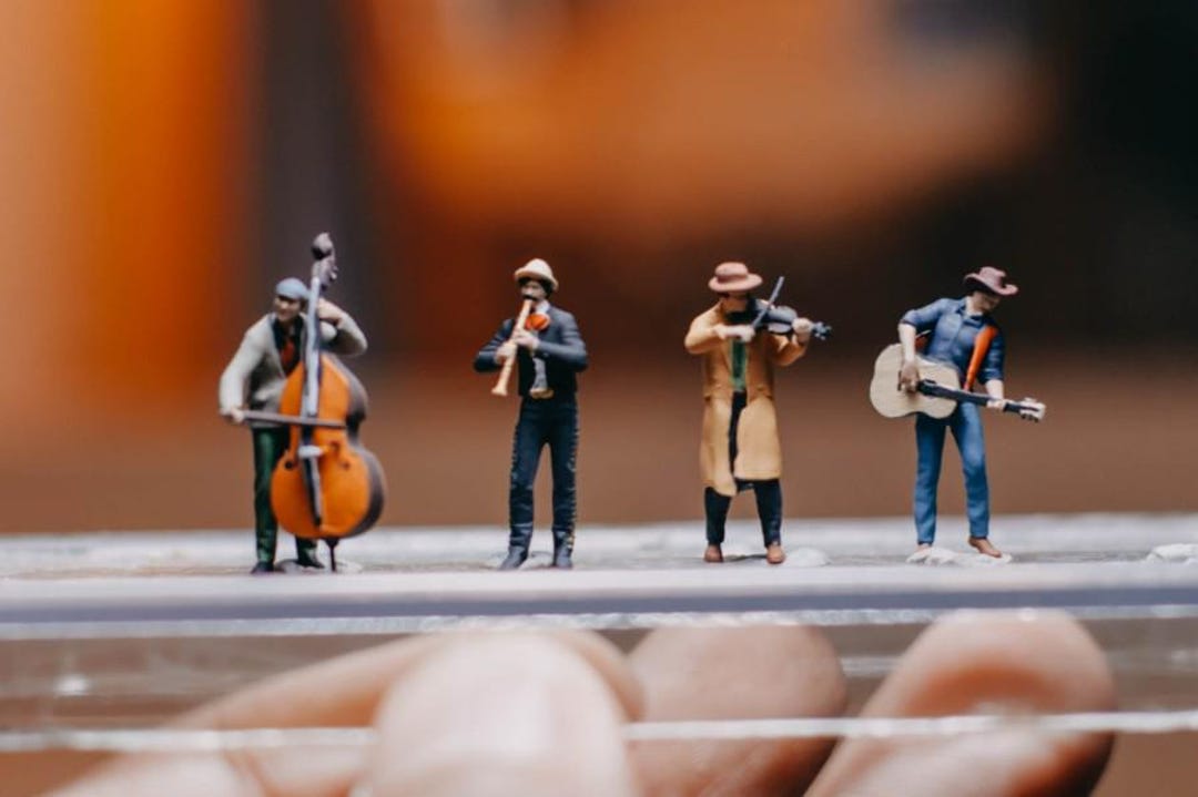 Miniature Action Figure Man Street Musician Diorama Scale 1:87 ...