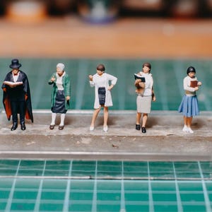 New Miniature Action Figure School for Diorama Decoration Mini Resin ...