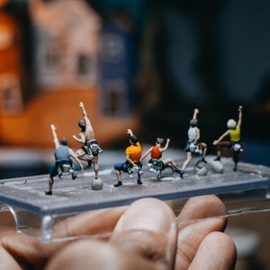 Miniature Action Figure Mountain Climber Men and Women Diorama Scale 1: ...
