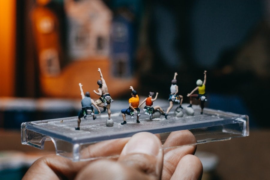 Miniature Action Figure Mountain Climber Men and Women Diorama Scale 1: ...