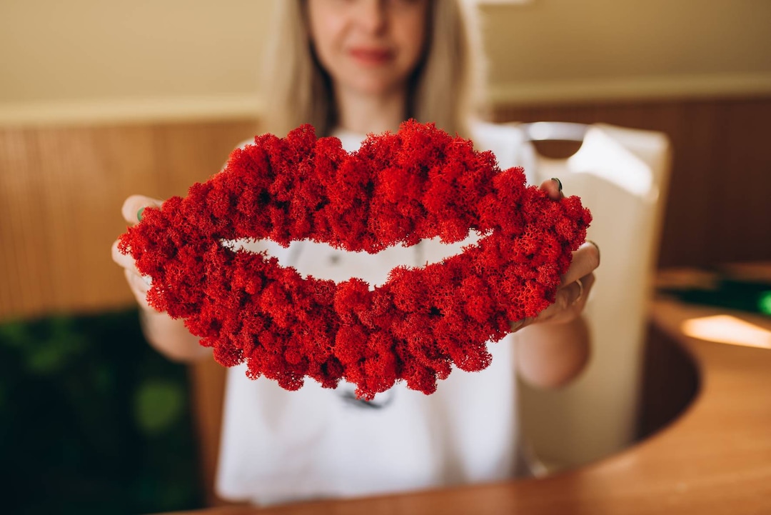 Moss Lips Wall Art, Unique Lip Artwork in 20 Colors for Beauty Salon ...