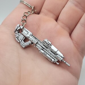 Halo Reach Assault Rifle Keychain /// Hand-painted Detailed Charm for ...