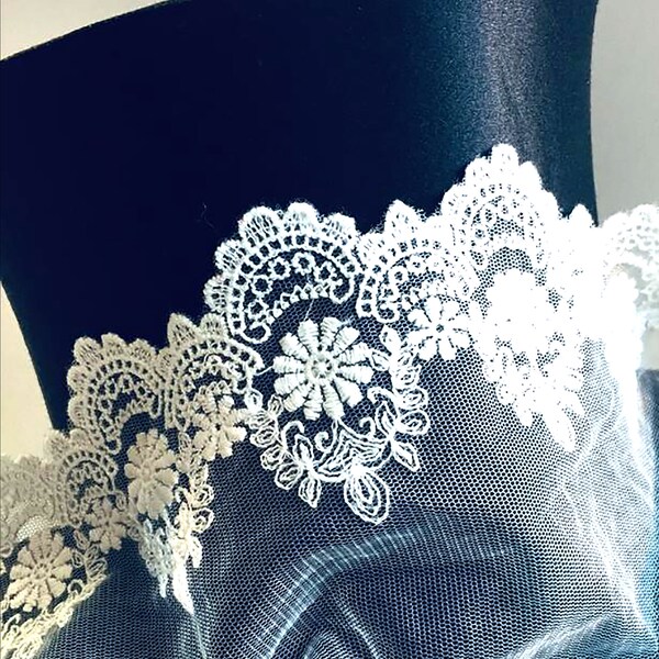 Daisy Lace Fabric - Etsy UK