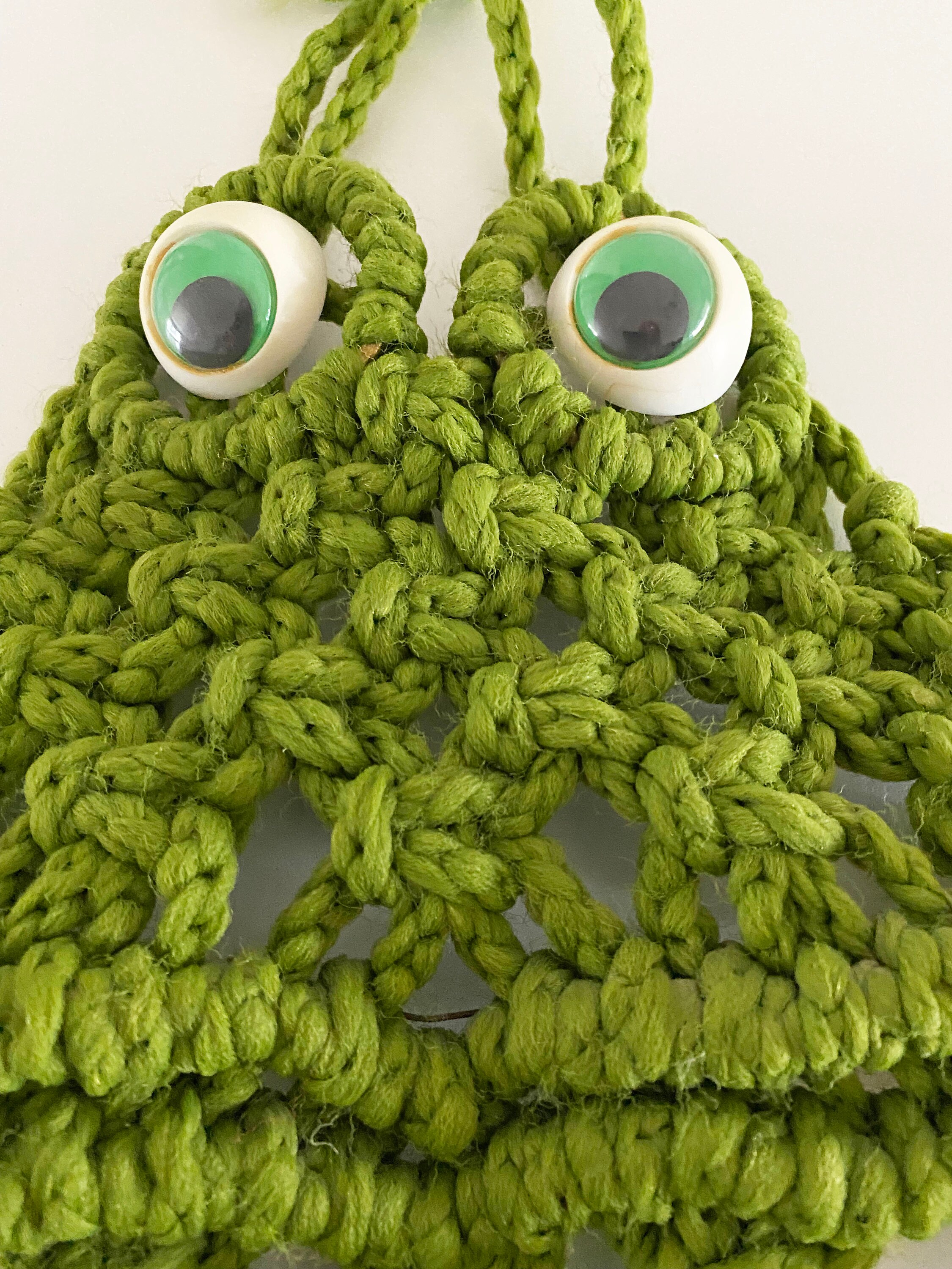 Large Vintage 1970s Macramé Frog Wall Hanging Adorable | Etsy