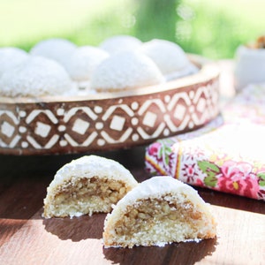 Walnut Maamoul, Walnut Filled Cookies, Semolina Walnut Cookies, Eid ...